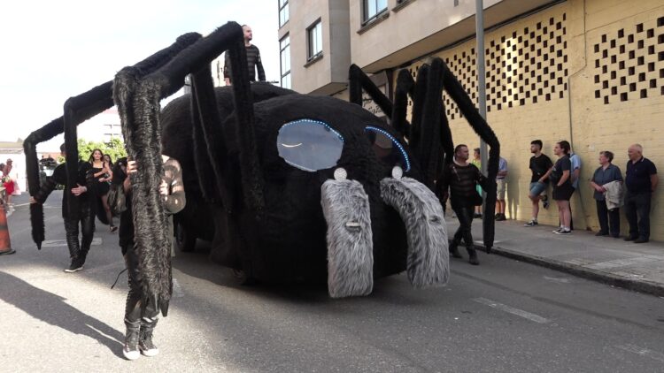 Dez comparsas foron as protagonistas do Entroido de Verán do Carballiño ...